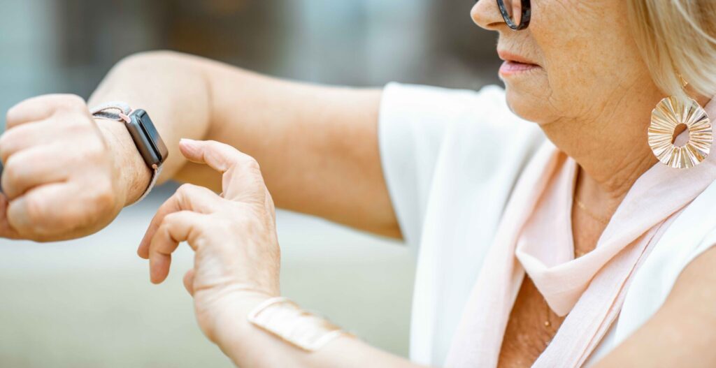 Medical Alert Watch vs. Smartwatch: What’s the Difference?